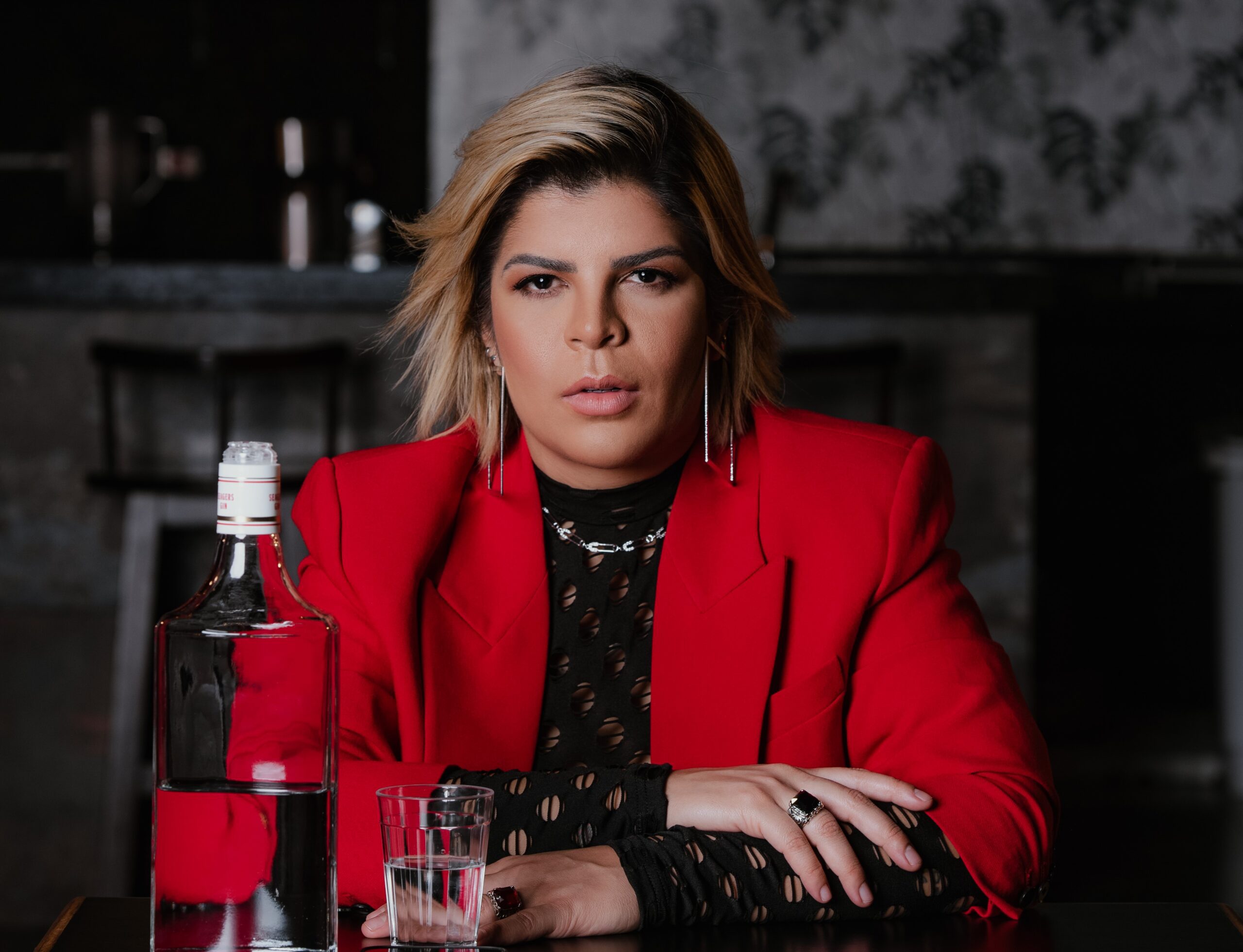 Paula Mattos é protagonista em clipe de seu novo lançamento musical